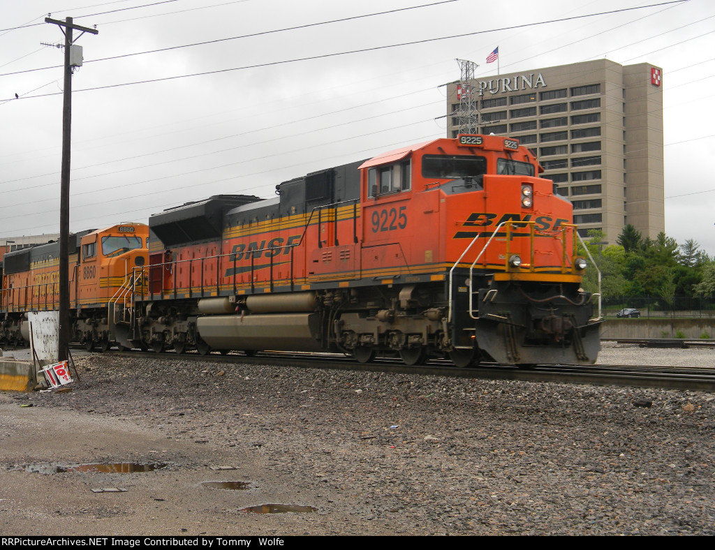 BNSF 9225 Leads Coal West